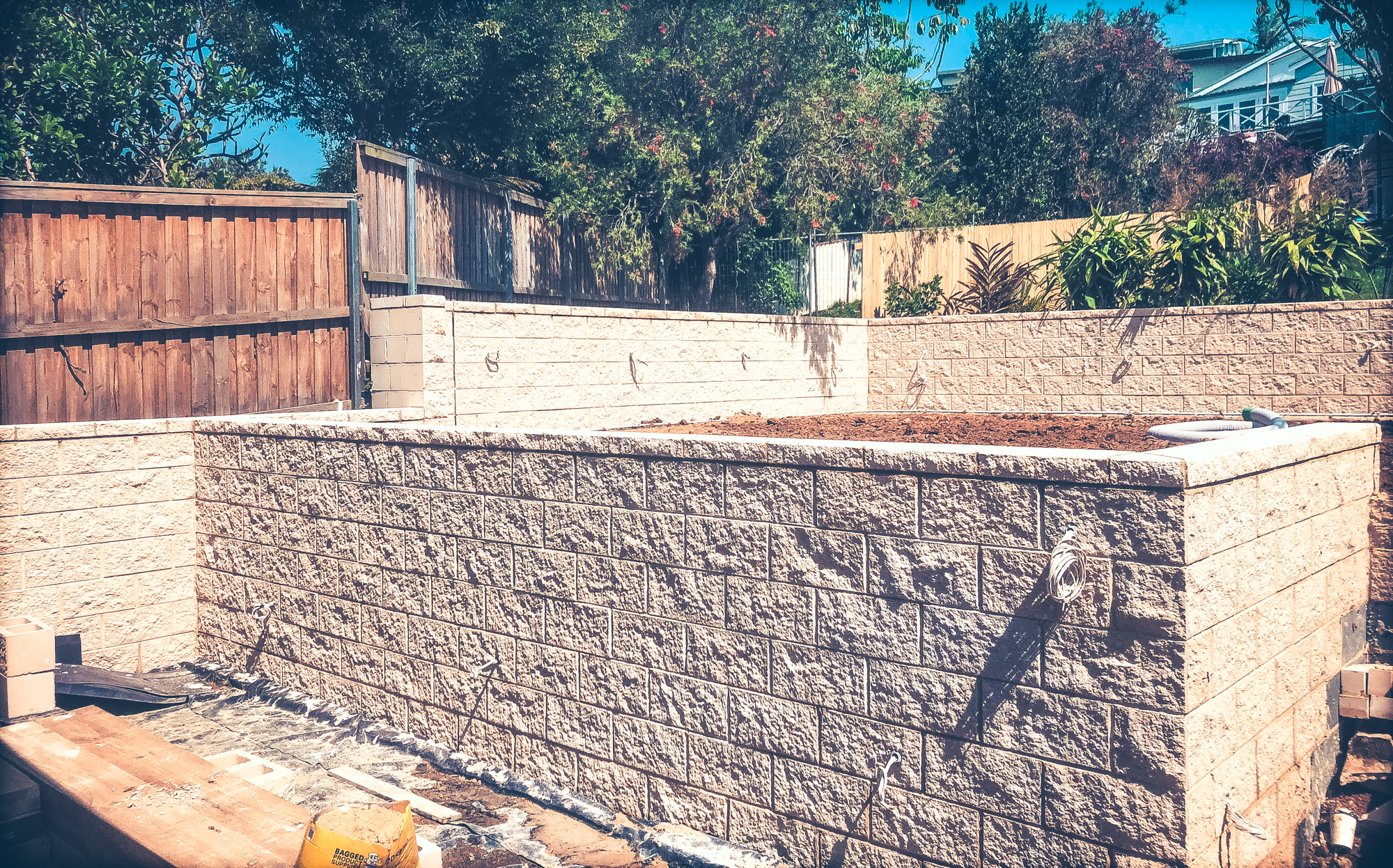 Curl Curl – Retaining Wall (Splitface block) – Eurobrick